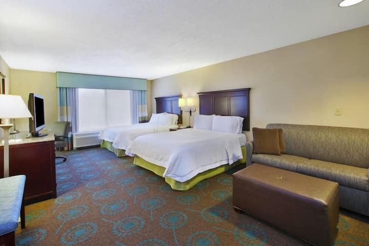 Budget-friendly Option: Spacious Suite For Groups - South Bend, IN