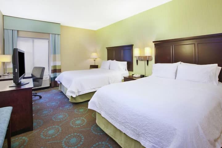 2 Spacious Suites For Business Or Family Trips - South Bend
