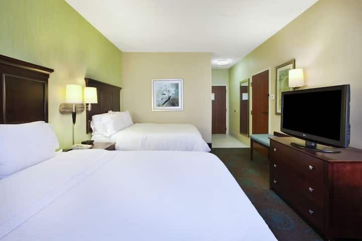 2 Pet-friendly Rooms Near Notre Dame Stadium - South Bend, IN