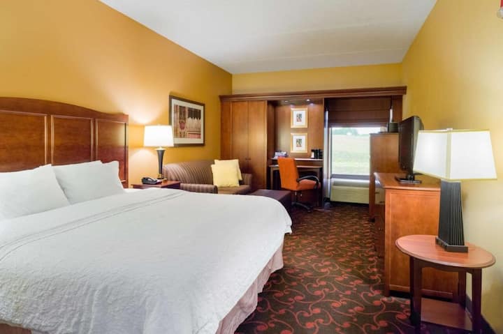 Cozy Room W/ Free Breakfast, Easy I-76/i-81 Access - Carlisle, PA