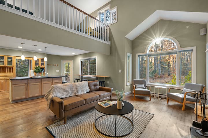 New! Dog Friendly W/ Hot Tub! The Dreaming Tree - Egg Harbor, WI