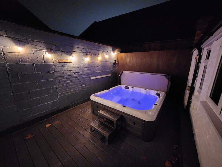 Derby City Centre Apartment With Roof Top Hot Tub - 德比