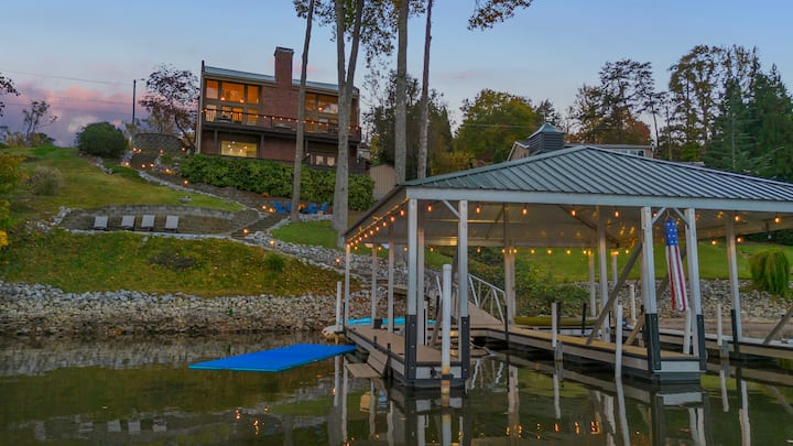 Luxury Lake House In Sc With Mountain Views! - Lake Bowen, SC