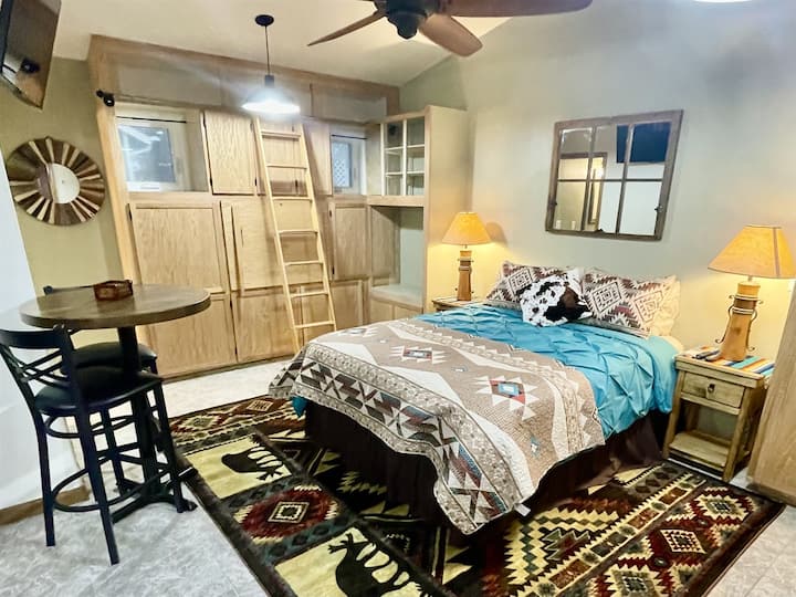 The Pleasant Street Casitas: Queen Studio Suite - Prescott, AZ