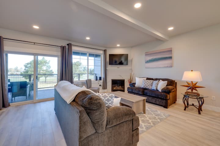 Balconies W/ Scenic River Views: Hammond Townhome! - Warrenton, OR