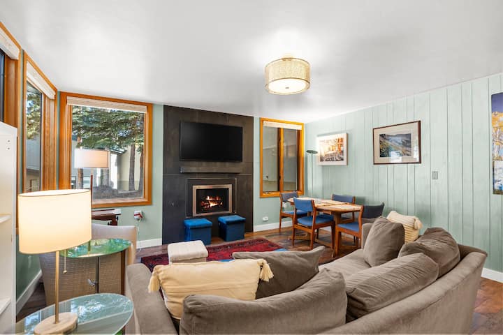 New Listing! Across From Snowmass Base Village. - Snowmass Village, CO