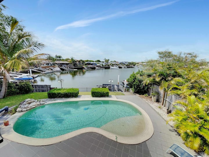 Spacious Family & Pet-friendly Home On The Water - Bribie Island