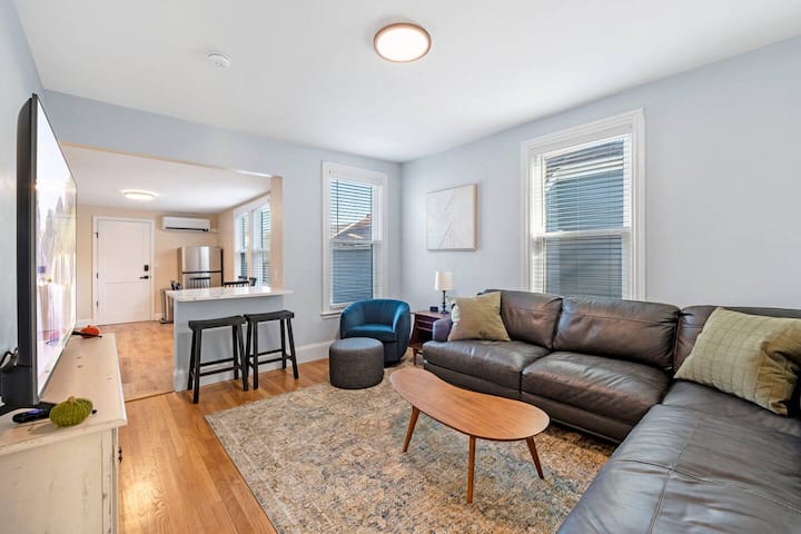 Renovated Downtown Salem Apt - 세일럼