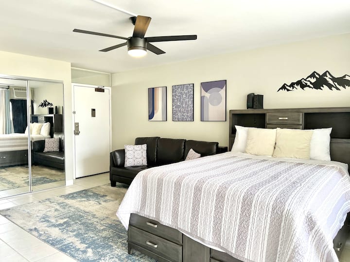Cozy & Affordable Seaside Studio W/ Parking - Honolulu, HI