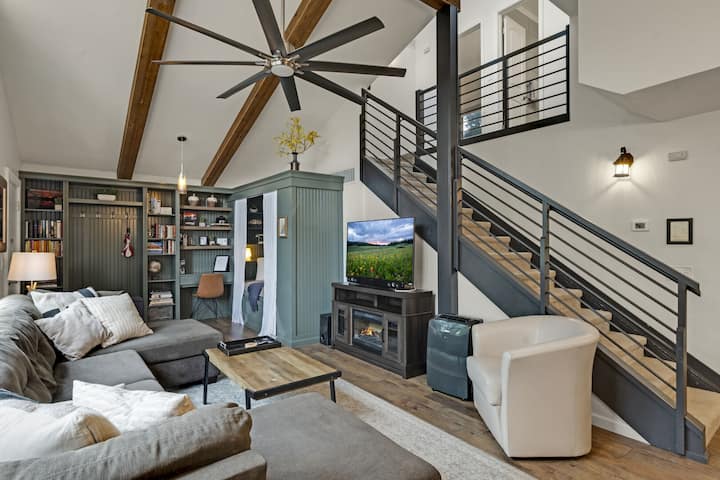 Your Second Home @ Country Club | Stunning Views - Walnut Canyon National Monument