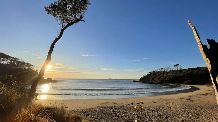 Escape To Serenity: Lilli Pilli Beach Retreat - Malua Bay