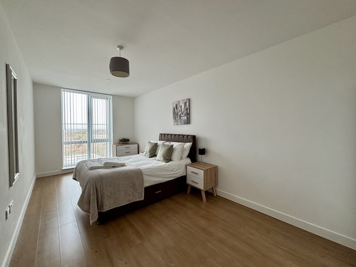 Stylish Two Bedroom Apartment Central Bracknell - Bracknell