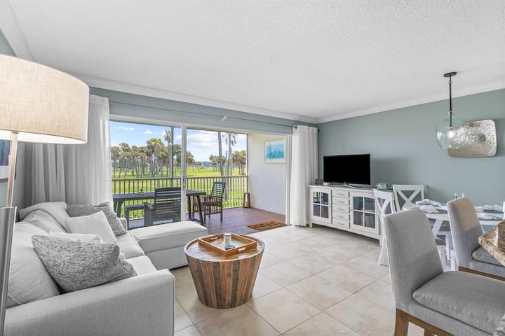 Laidback Lakeside Villa - Stuart, FL