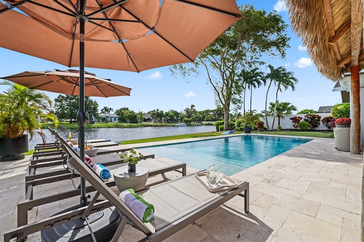 702a Waterfront Villa – Pool, Tiki Hut & Putting - Delray Beach, FL