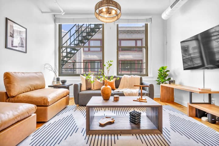 Lofts On E4th | Walk To Sports | 2kings + Sleeps 8 - Cleveland, OH
