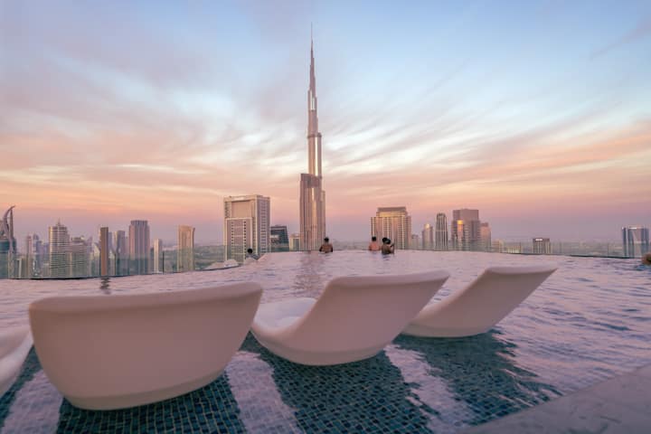 Magical Apt With Rooftop Pool & Burj Khalifa View! - Dubai