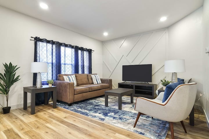 Remodeled Home - Steps From Brady Street! - Milwaukee, WI