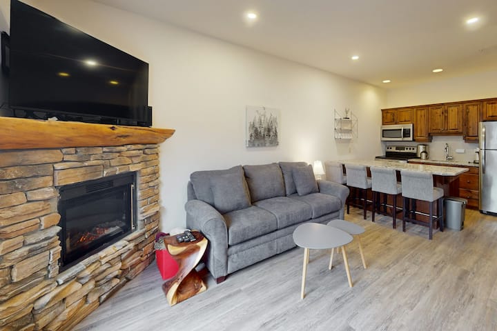 2 Br Townhome With Hot Tub & Fireplace - Big White Ski Resort, BC