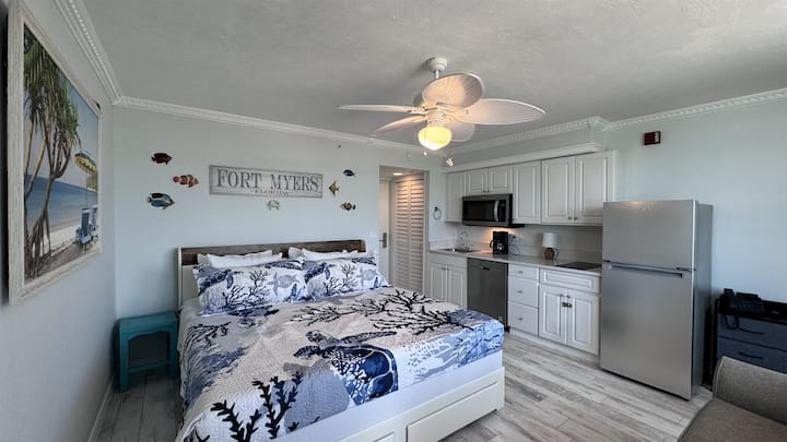 Casa Playa #205- Toes In The Sand - Pet Friendly - Fort Myers Beach, FL
