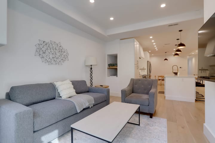 Sojourn's Stanton Park Home Sleeps 4 - Washington D. C., DC