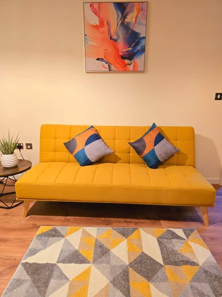 Bright 4-bed Swansea Getaway With Parking - Swansea