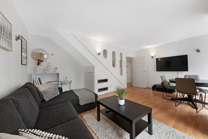 2 Bed Apartment- Central London- Lift & Balcony - Covent Garden - London