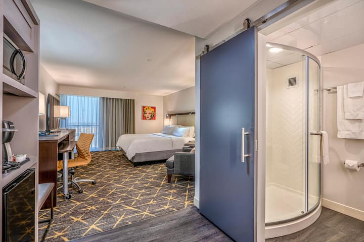 Room With City Views In Downtown Near Bourbon St. - New Orleans, LA