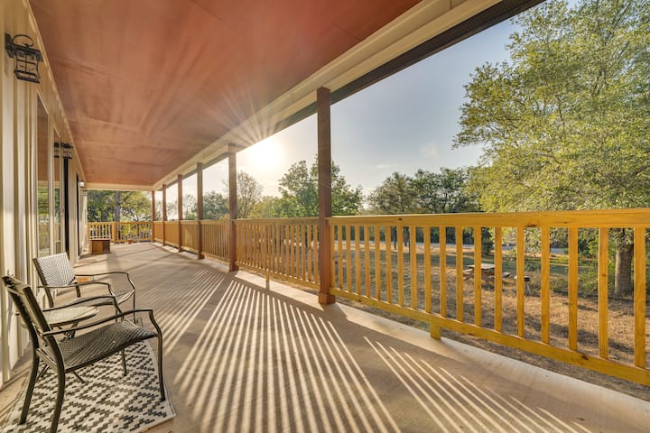 Walk To Guadalupe River: Seguin Home W/ Fire Pit - Seguin