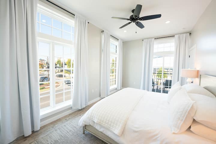 Stylish 2-bedroom Condo With Views! - Tuscaloosa, AL