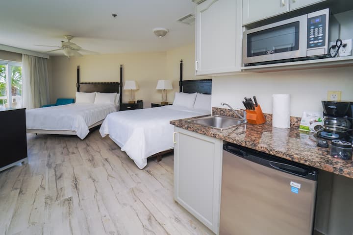 Beach Getaway! Enjoy Free Breakfast, Pool - West Bay