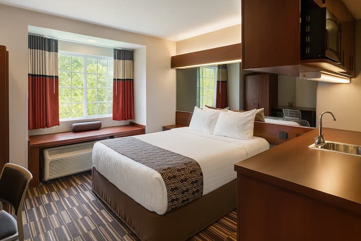 Relaxing Suite Right Off I-79 And Hwy 19 - Morgantown, WV