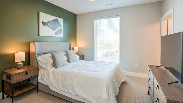 Modern 1bd Oasis With Pool & Smart Features - Allen, TX
