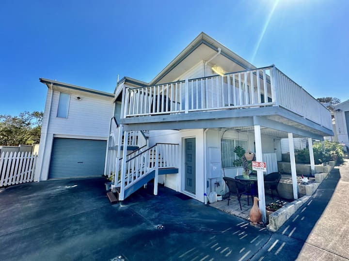 Your Mira Mar Hide Away - Albany