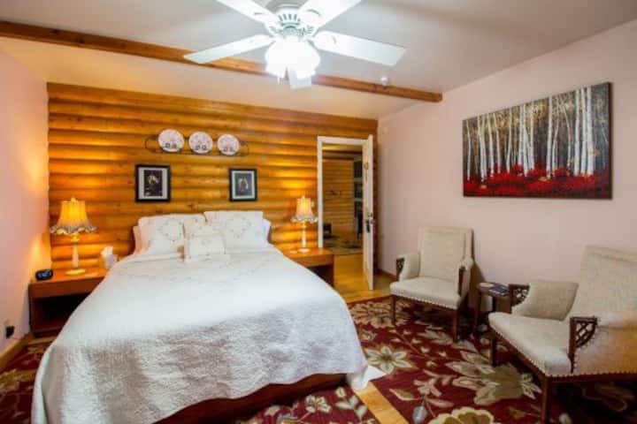 Quarter Horse Inn - Heather Room - Distinguished, - Williams
