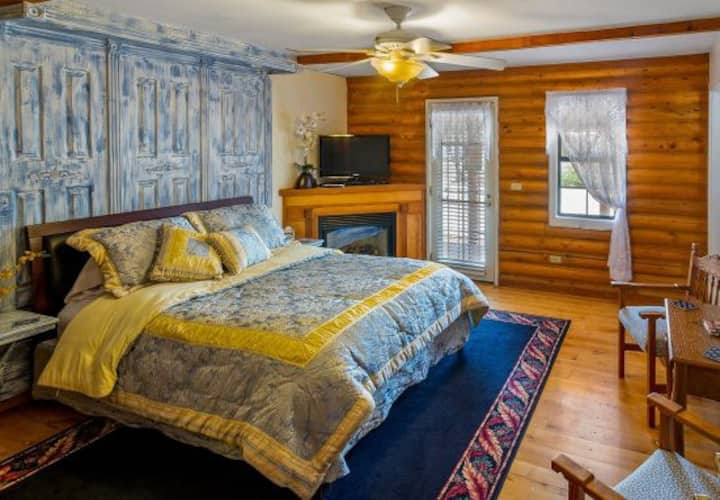 Quarter Horse Inn - Orchid Room - Distinguished - Williams, AZ