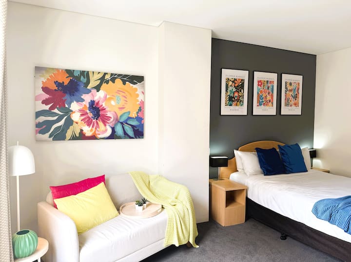 303 Cheerful City Central Crib Sleeps 2 - Perth