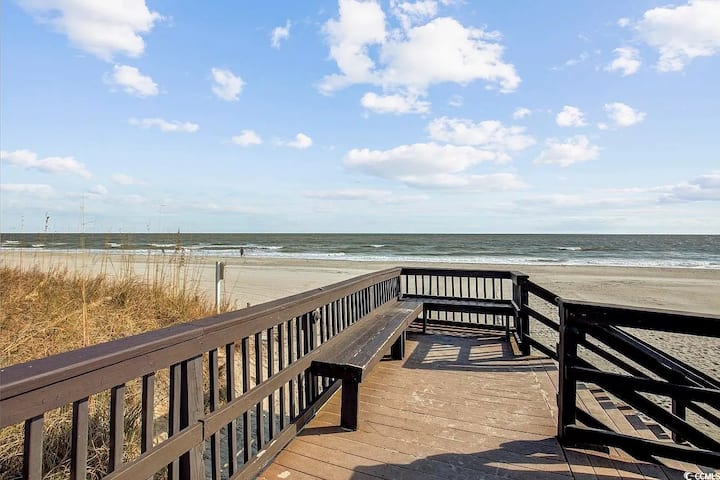 Gorgeious Oceanview Efficiency Condo - Surfside Beach, SC