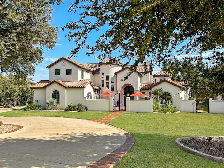 Luxgroupvilla, Pool, Sport Court, Game Room - Leander, TX