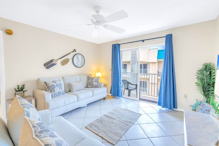 Gertrude's Siesta | Bayside Pools Private-beach! - Siesta Key, FL