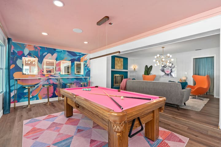 Vivid Vintage Retreat 3800 Sq Ft W/ Garage Arcade - Orlando, FL
