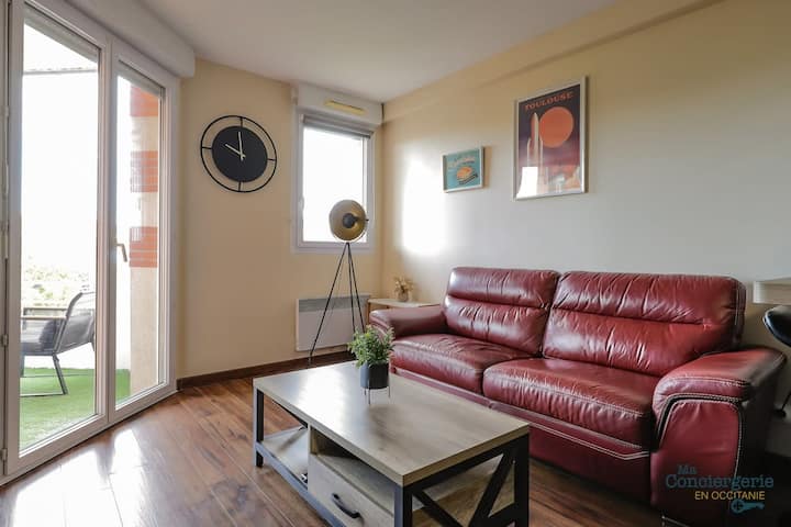 Montaigne -Blagnac Parking Piscine Tram à Pied - Blagnac