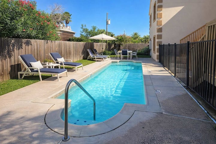 Ez Walk To Beach " Modern 2 Bedroom " Sleeps Many - South Padre Island