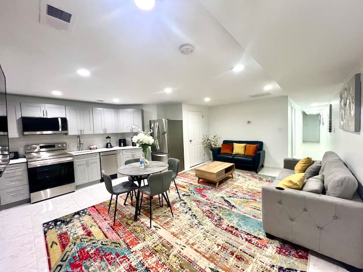 Prime Nw Dc 2br | Steps To Metro-shops & Dining! - Gallaudet University, Washington