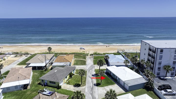Ocean Breeze Beach Bungalow - Ormond Beach, FL