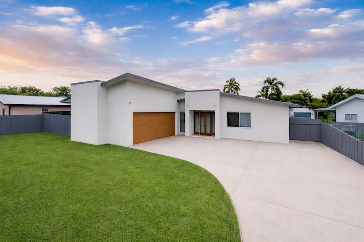 Magic On Macarthur - Modern Home In Annandale - Townsville