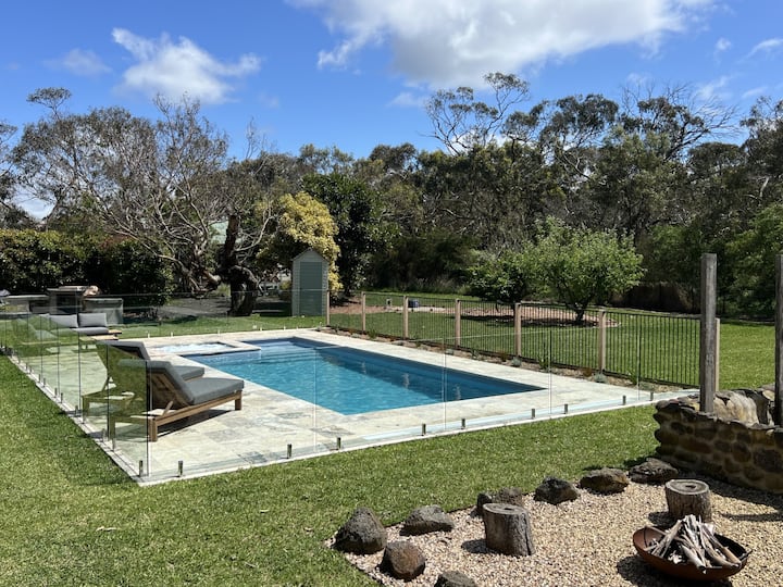 Poolside Loft; Heated Pool, Spa, Wineries, Golf - Point Lonsdale