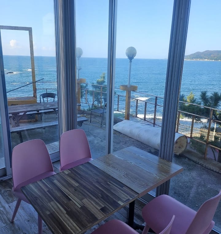 해안가 언덕 바로 앞에 위치한 오션뷰 숙소  101호 - 慶州