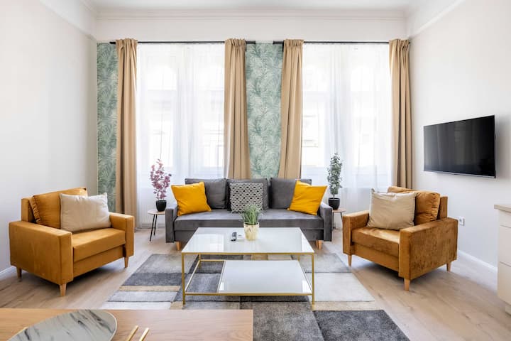 Deluxe I36 City Center Suite With 4bedrm, 2bathrm - Budapest