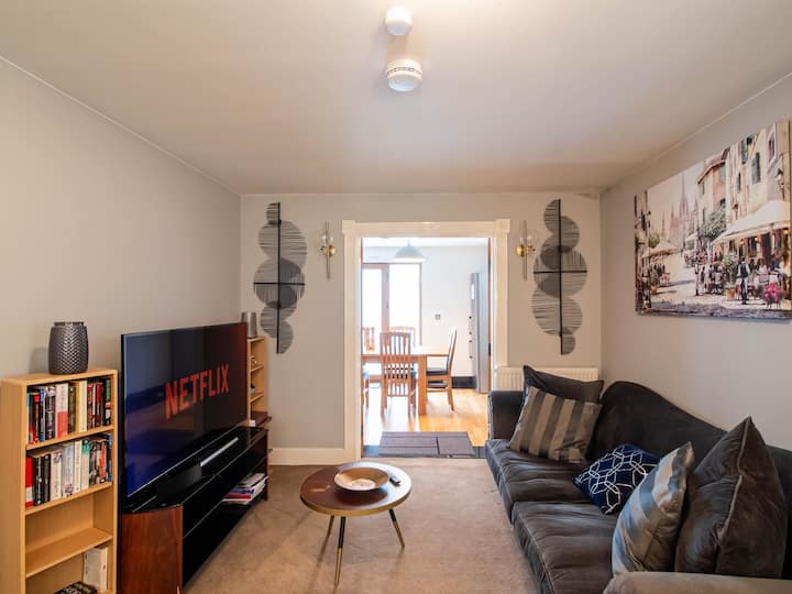 Tranquil 3-bedroom Villa In Sheffield City - Hope Valley