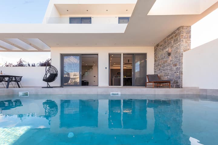 Aethra Deluxe Villa With Pool, 700m From Beach - Hersonissos